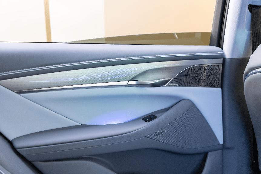 近距离体验岚图追光：用料厚道才30多万，平替“56E”的不错之选_搜狐汽车_搜狐网