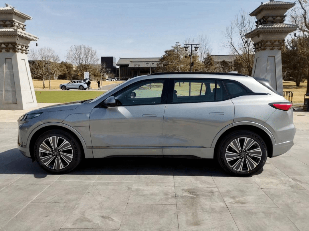 不光有30寸大屏还能葛优躺，别克Electra E5先“卷”为敬_搜狐汽车_搜狐网