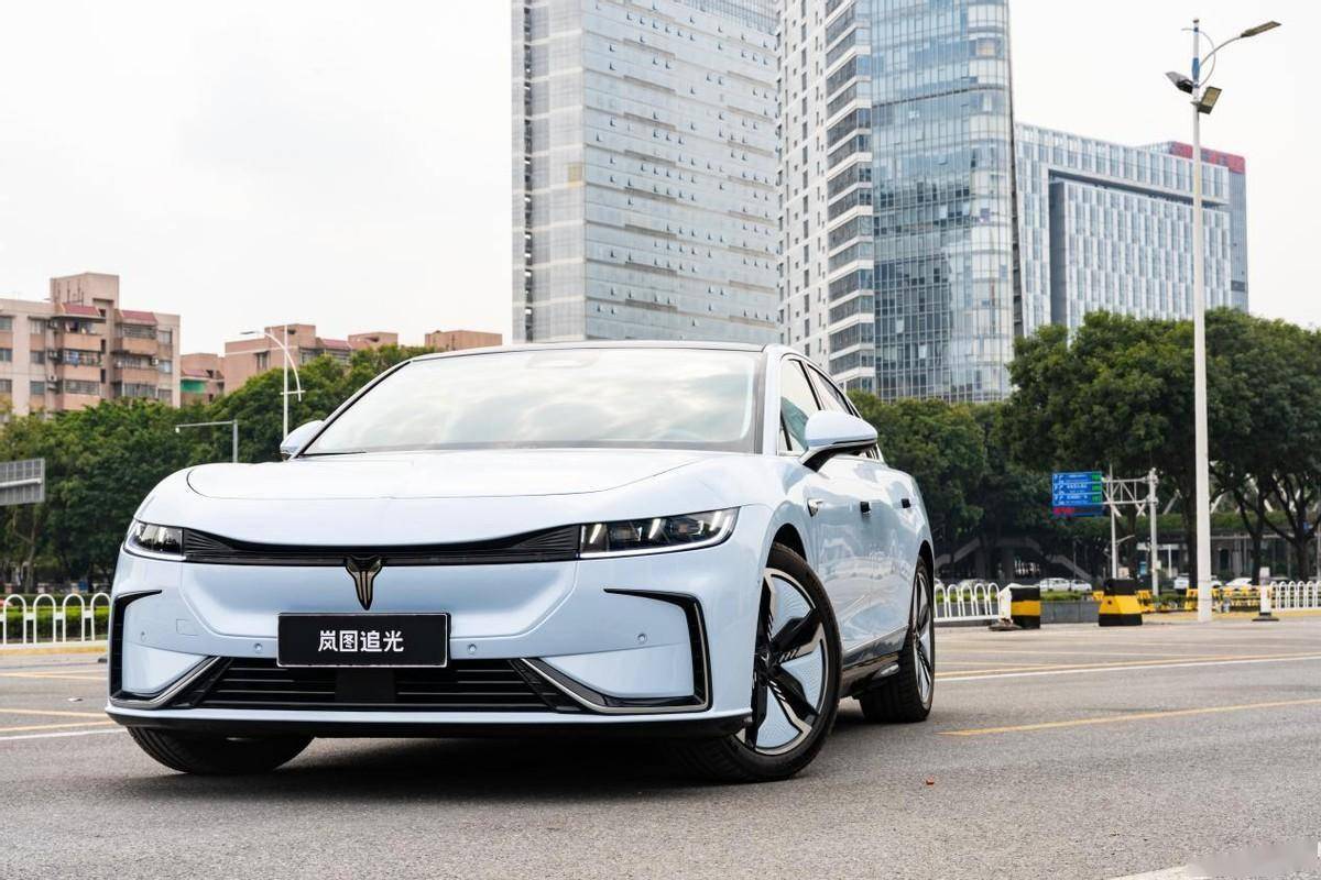 预售价32.29万起，却能将蔚来ET7“压着打”，岚图追光或后来居上_搜狐汽车_搜狐网