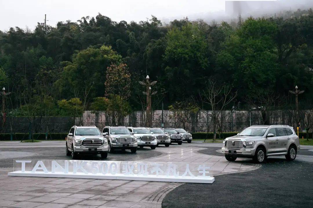 3.0T+9AT，5米6缸硬核越野，实力不输陆巡，动力媲美揽胜！_搜狐汽车_搜狐网