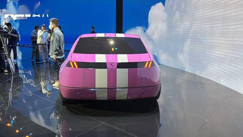 BMW创想未来之夜：i Vision Dee和i7 M70L正式亮相_搜狐汽车_搜狐网