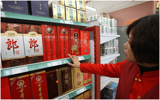 白酒里中滴一滴食用油，是不是好酒一目了然，建议喝酒的人都看看方法进行酿造