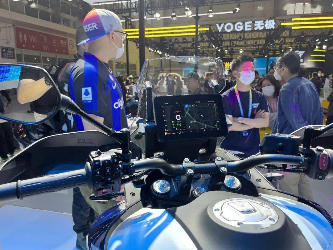 新增TCS，售价58680，春风2023款800MT正式发布，_搜狐汽车_搜狐网