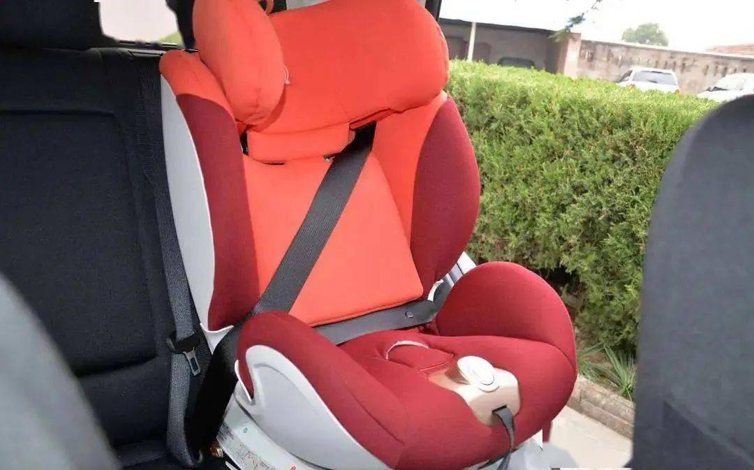 后排装了安全座椅，还能坐几人？_儿童_认证_体重