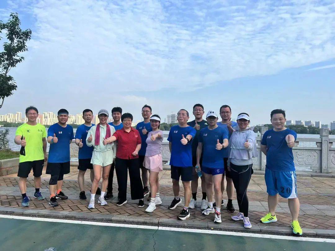 早上七点！事发南昌一公园！情况紧急江铃落水女子