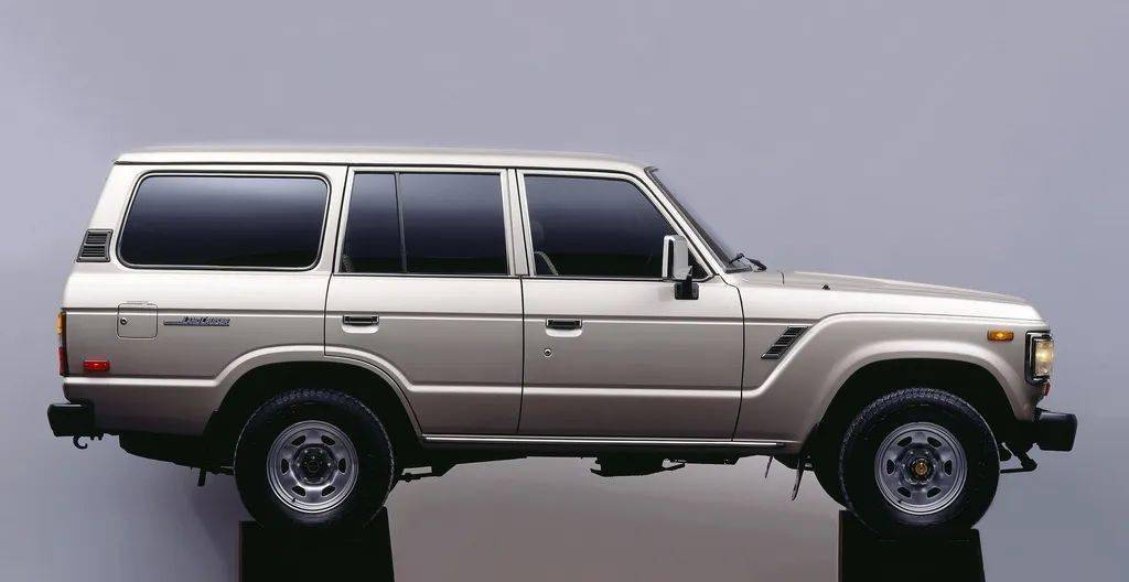 TLV的刷色套路，陆巡LC60早期版模型试玩_搜狐汽车_搜狐网