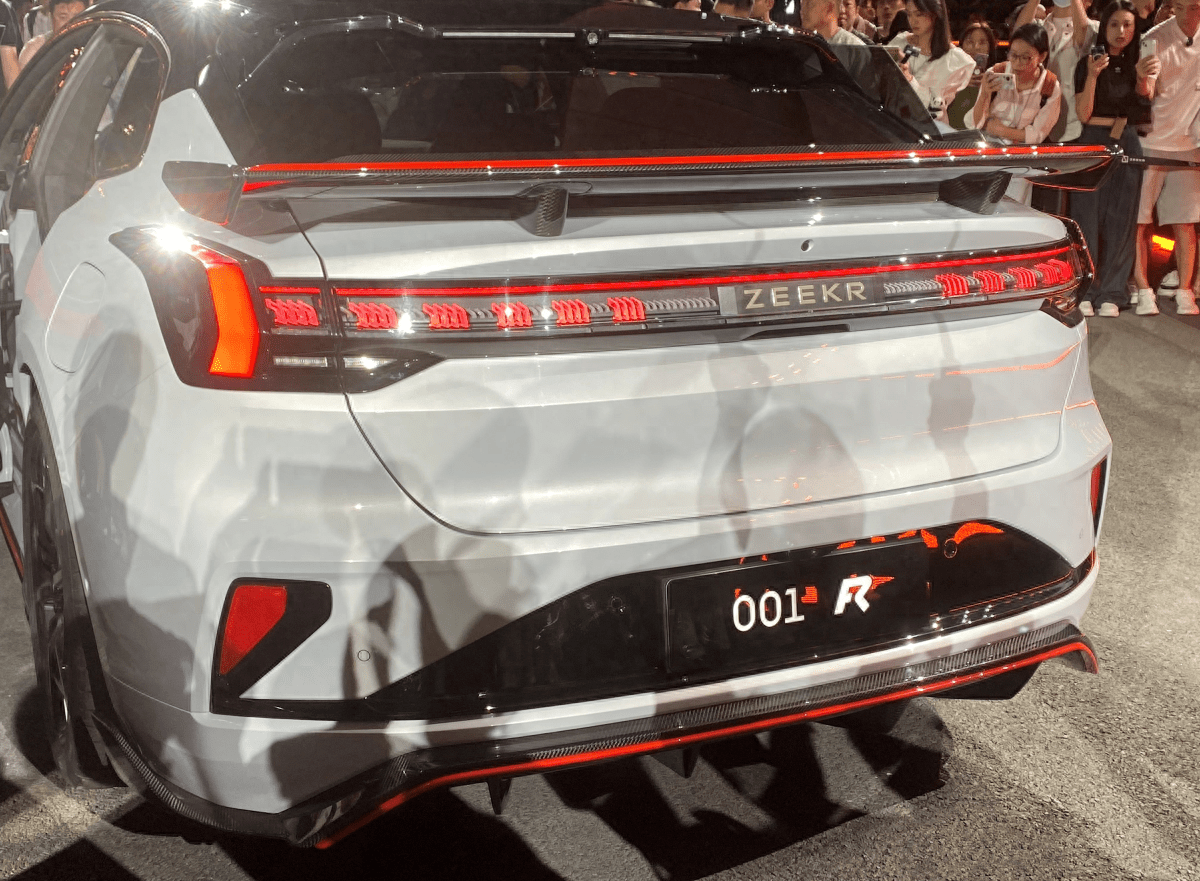 极氪001FR实车亮相，前后四电机，2.07秒破百，售价或超过100万元_搜狐汽车_搜狐网