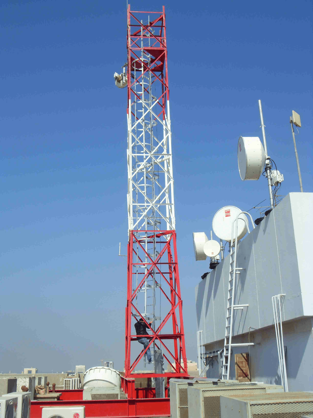 通讯铁塔还没认全？悄悄自查…_角钢_拉线_材料