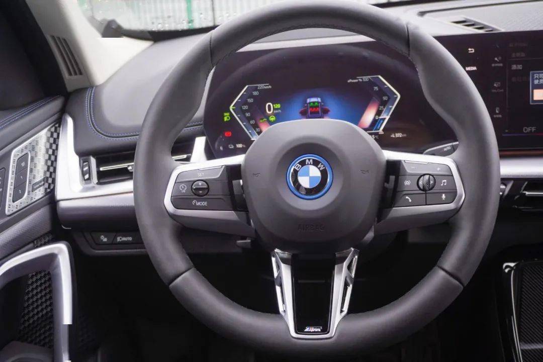 零百5.7s，续航450km，空间百变！探店实拍宝马iX1_搜狐汽车_搜狐网