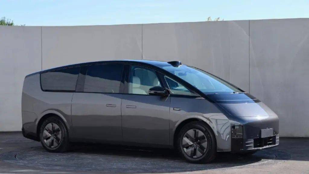 理想首款纯电MPV MEGA官图发布，外观造型似“高铁”引发热议！_搜狐汽车_搜狐网