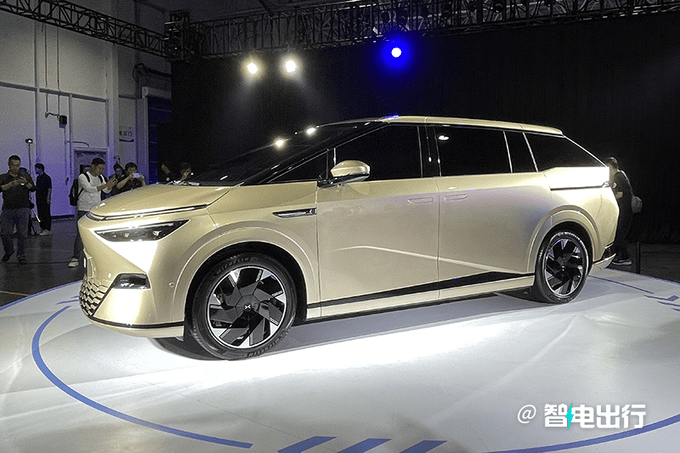 小鹏X9纯电MPV首发！全系标配后轮转向 续航702km_搜狐汽车_搜狐网