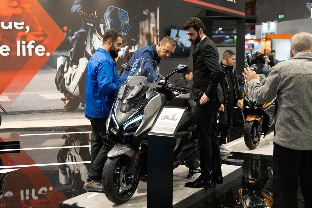 QJMOTOR赛1000亮相2023 EICMA米兰展_搜狐汽车_搜狐网