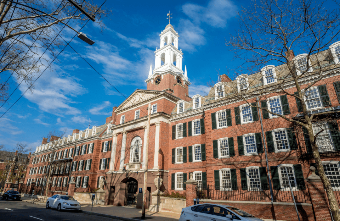 24Fall第一所藤校早申数据出炉！7,866名学子激烈竞争，标化将恢复？_申请者_招生_数量