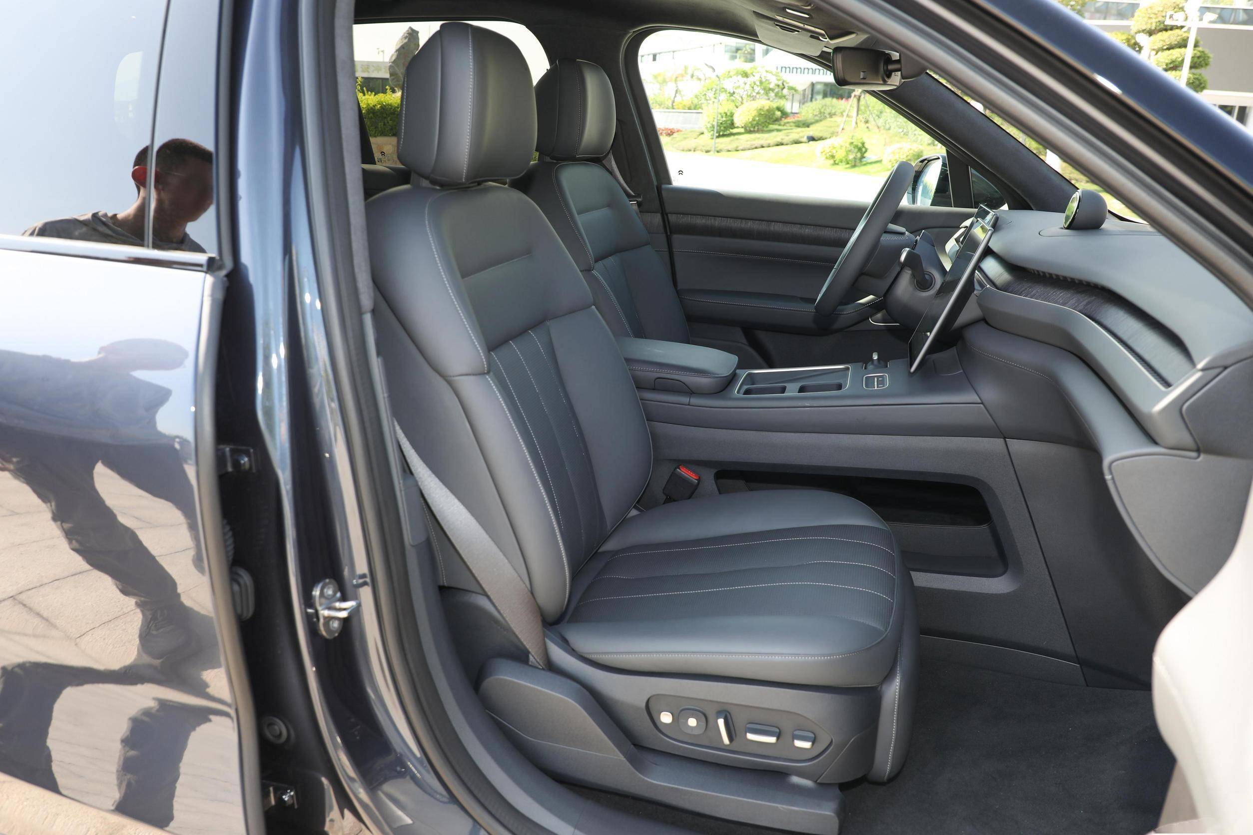 售49.80万起，提速强劲，配置丰富，蔚来ES8值不值得购买？_搜狐汽车_搜狐网