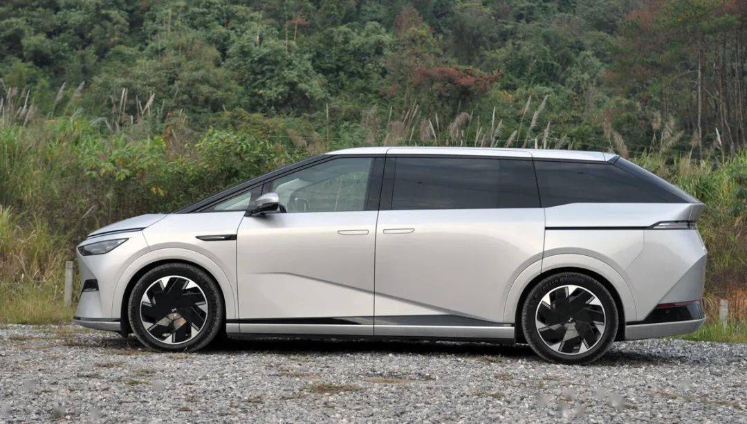 下一代MPV客户的需求落地？TC君体验小鹏X9_搜狐汽车_搜狐网