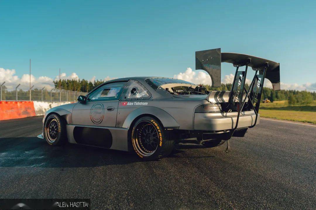 1400匹大V8漂移Silvia S14，在自家车库组装完成_搜狐汽车_搜狐网